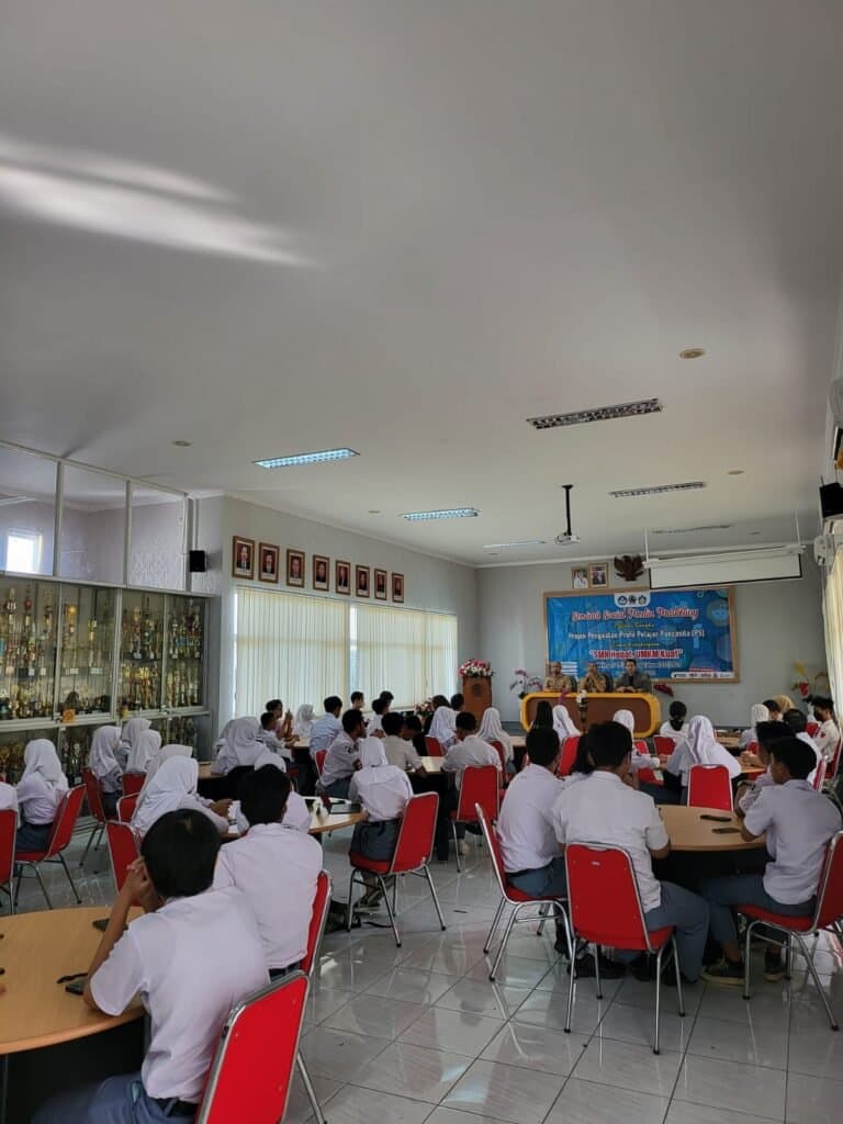 SMK N 11 Semarang Adakan Seminar Social Media Marketing - Diyarko.Com