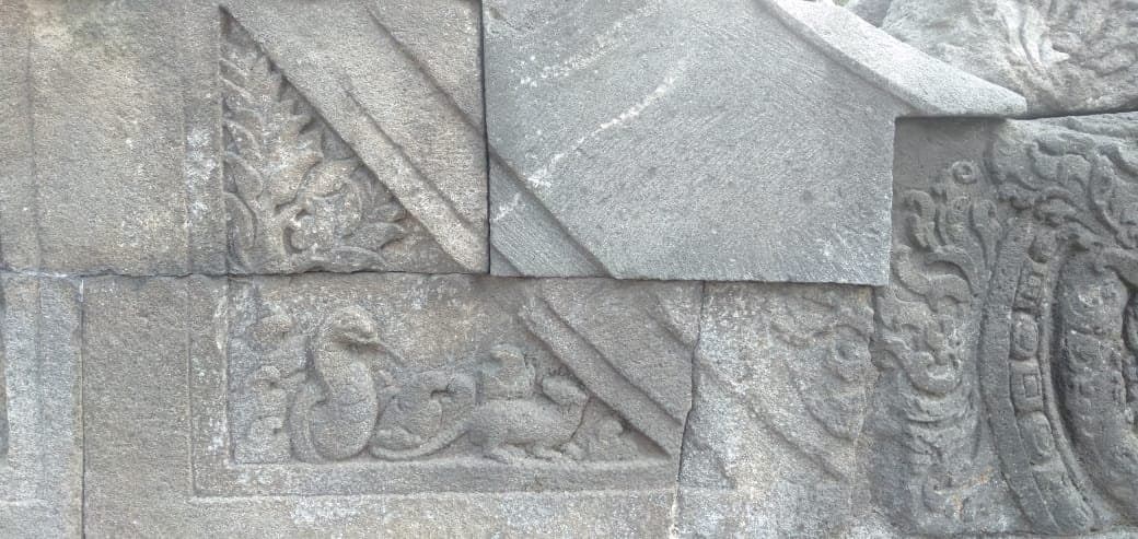 Belajar Kesabaran dari Kisah Burung dan Ular pada Relief Candi Mendut ...